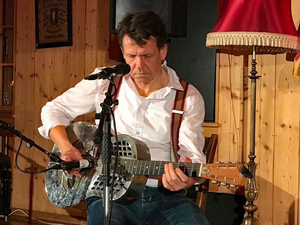 bild-2-peter-crow-c-black-patty-tannerhof-bayrischzell_(c)Andreas Vogt ...